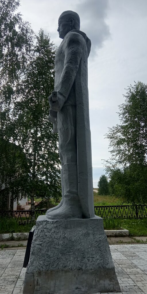 Anıt, heykel Воин-освободитель, Vologodskaya oblastı, foto