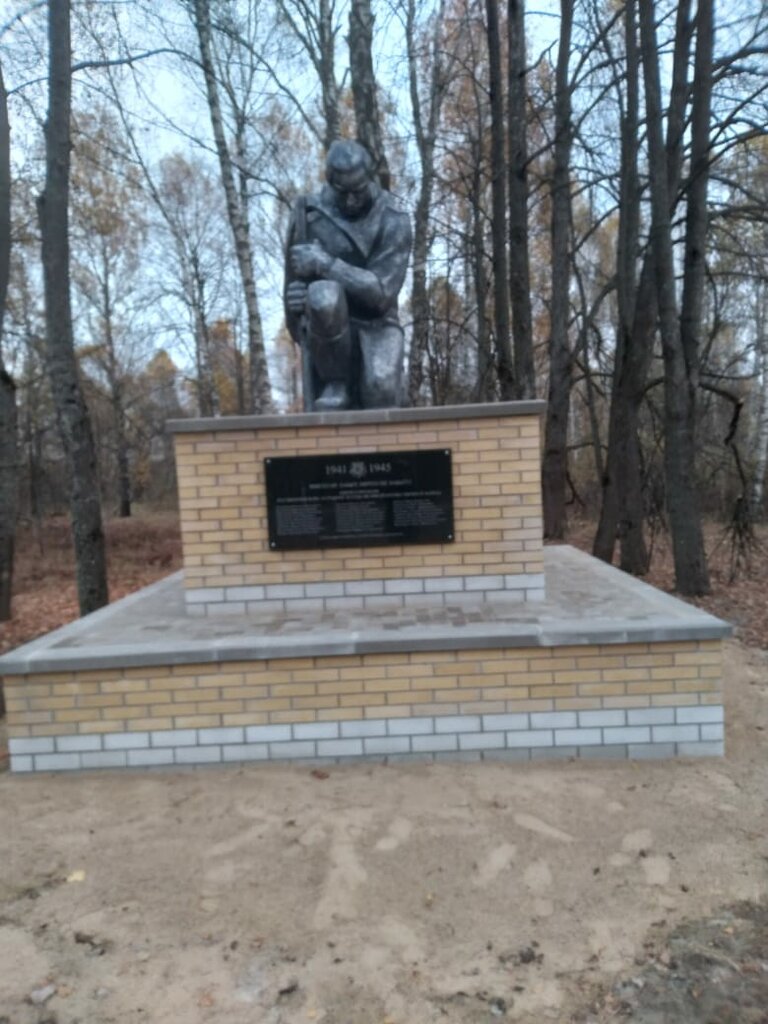 Anıt, heykel Воин-освободитель, Brianskaya oblastı, foto