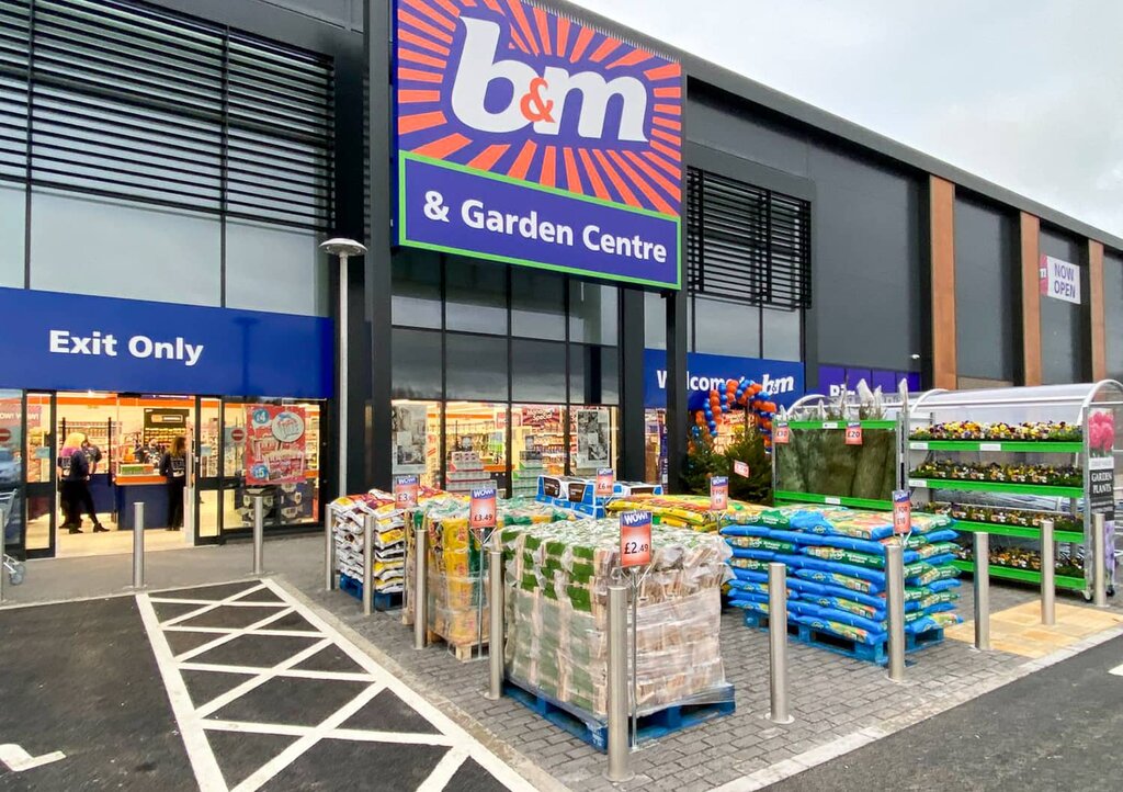 Şans oyunları B&m Store with Garden Centre, İngiltere, foto