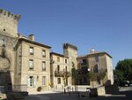 Bize de la Tour (Occitanie, Gard, Arrondissement de Nîmes, Remoulins, Place du Portail, 2), otel