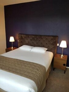 Hôtel Restaurant Le Corbeau (Rue de Berbis No:1, Auxonne), otel