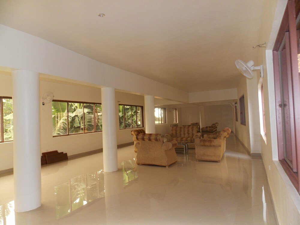 Otel Discovery Courts Hotel, Entebbe, foto