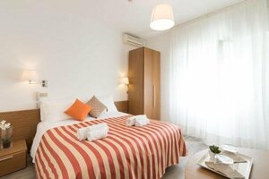 Hotel Aurora (Lazio, Roma, Via Latina, 75), otel  Lignano Sabbiadoro'dan