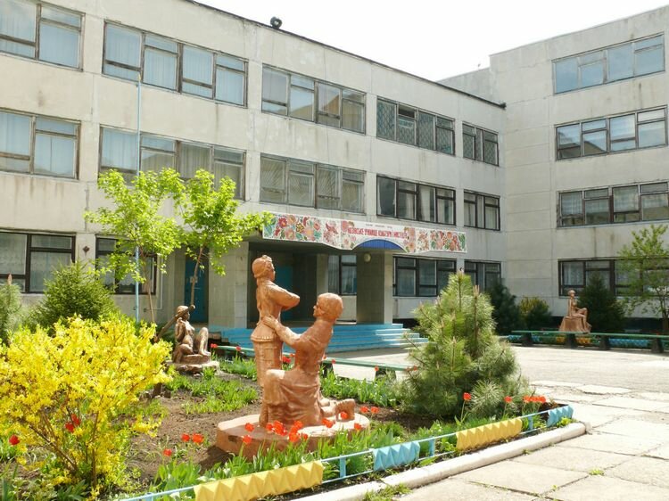 Mesleki ve teknik anadolu lisesi Oblastnoye kommunalnoye uchrezhdeniye Lozovskoye uchilishche kultury i iskusstv, Lozova, foto