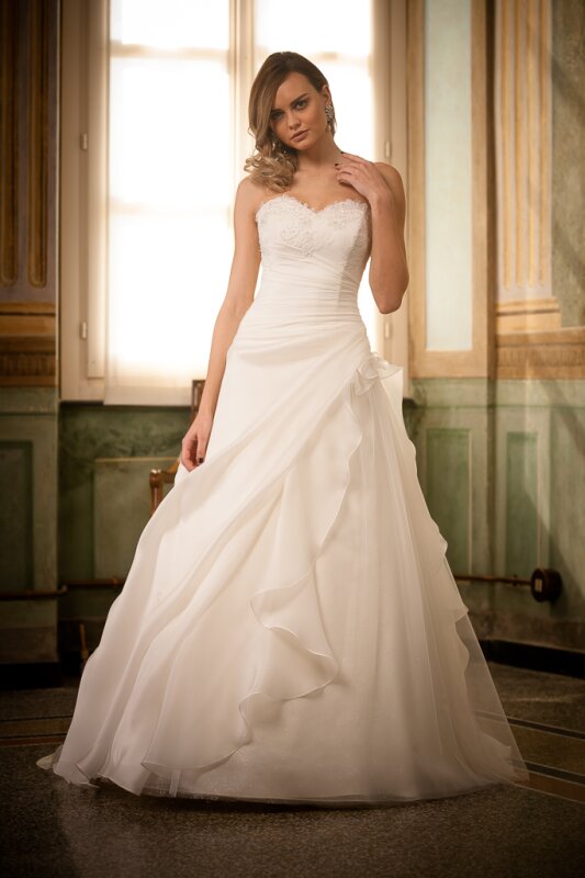 Düğün mağazası Atelier Sartoria Abiti da Sposa Dernier Cri, Ligurya, foto