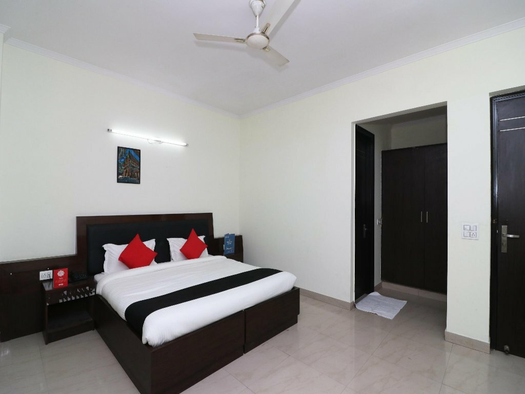 Otel Capital O 19344 Green Tree Residency, , foto