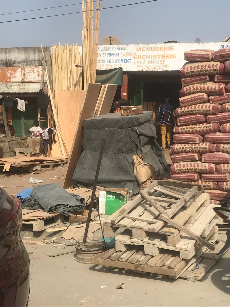 ATM'ler Menusierie chez samba, Bouake, foto