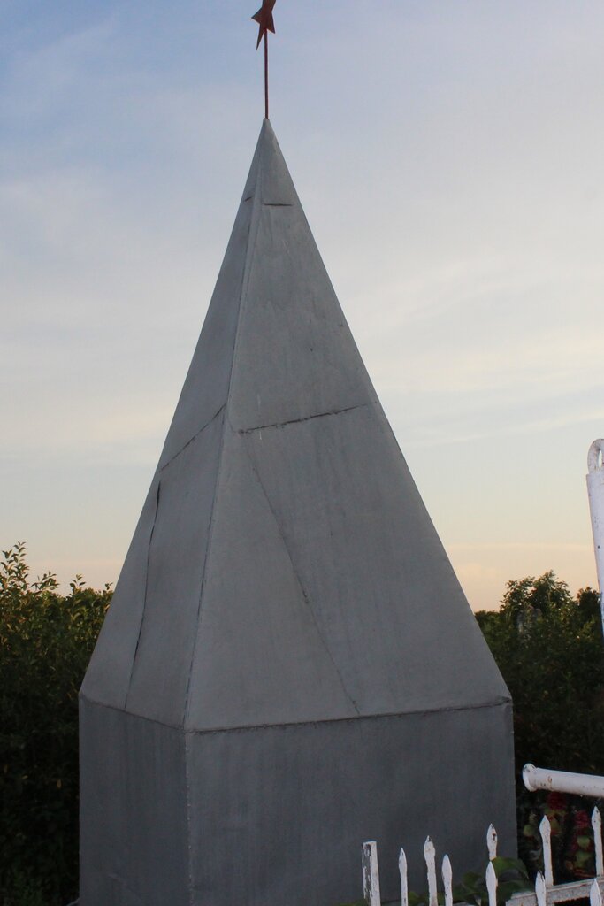Anıt, heykel Братская могила, Saratovskaya oblastı, foto