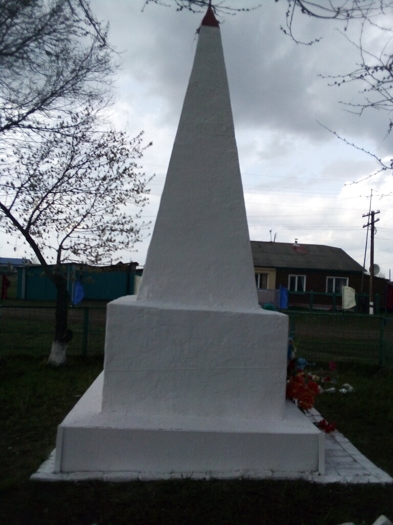 Anıt, heykel Обелиск воинам, павшим в годы Великой Отечественной войны, Kurganskaya oblastı, foto