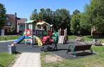 Playground (Moscow Region, Istra, ulitsa Narodnogo Opolcheniya), oyun alanı  İstra'dan