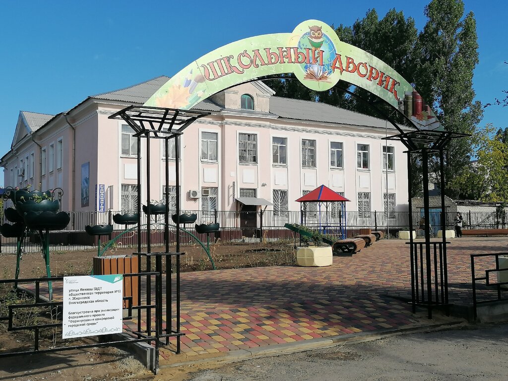 Kültür ve eğlence parkları Школьный дворик, Jirnovsk, foto