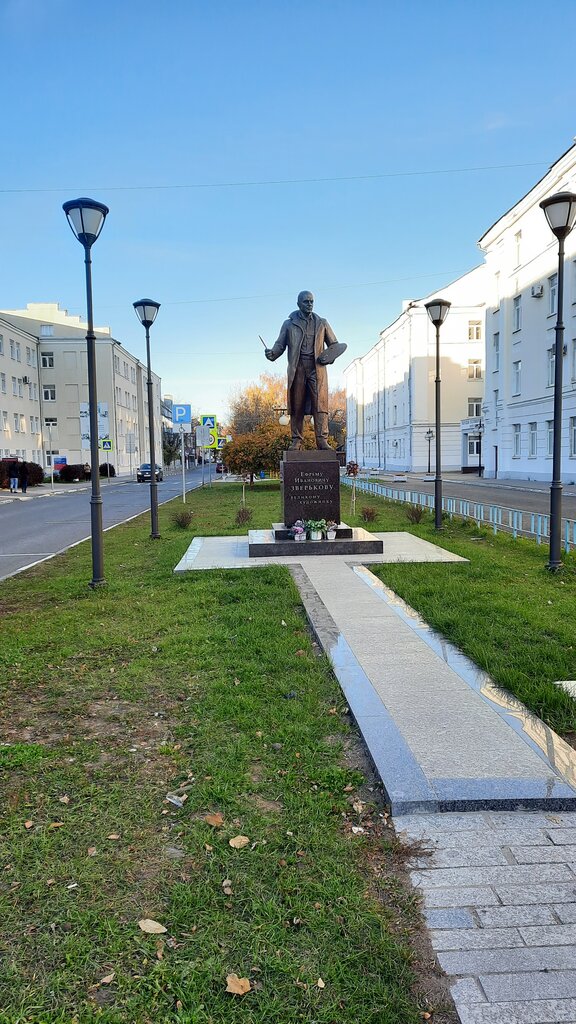 Anıt, heykel Е.И. Зверьков, Tver, foto