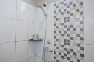 RedDoorz Syariah near Jamtos Jambi 2 (Jambi, Jambi City, Jambi, JL. Kol Abunjani), otel  Jambi'den