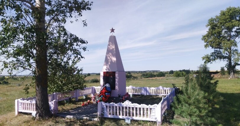Anıt, heykel Обелиск погибшим в годы Великой Отечественной войны, Tataristan, foto