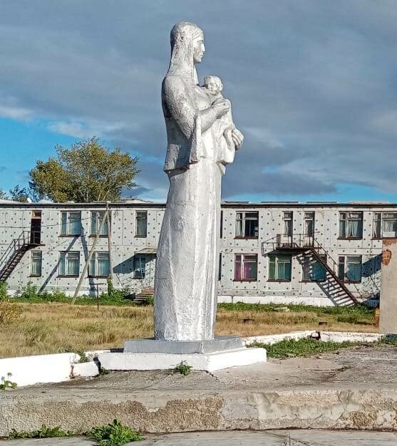 Anıt, heykel Скорбящая мать, Omskaya oblastı, foto