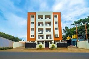 Thulasirams Service Apartments (State of Tamil Nadu, City of Coimbatore), otel  Koyamutthur'dan