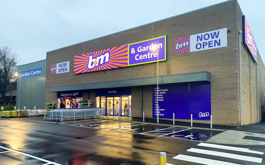 Şans oyunları B&m Store with Garden Centre, İngiltere, foto