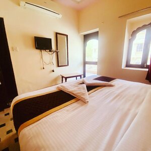 Arya Haveli (State of Rajasthan, Jaisalmer, Jaisalmer Railway Station), otel  Jaisalmer'den