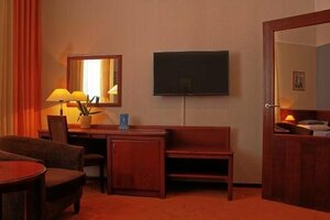 Hotel Bast (Kuyavian-Pomeranian Voivodeship, Powiat Inowrocławski, Inowrocław, ulica Królowej Jadwigi, 33), otel  Inowroclaw'dan