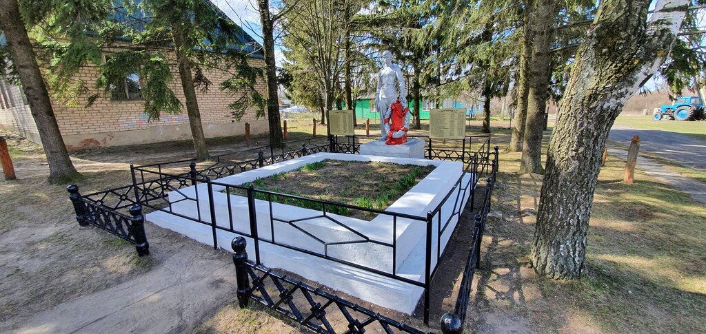 Anıt, heykel Братская могила, Orlovskaya oblastı, foto