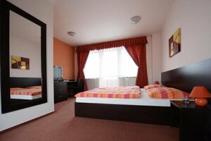 Garni Hotel Fellini (Banskobystrický kraj, Žiar nad Hronom), otel  Ziar nad Hronom'dan