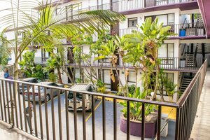 Hotel Suites Royal (Baja California, Tijuana, Avenida Cuauhtémoc), otel  Tijuana'dan