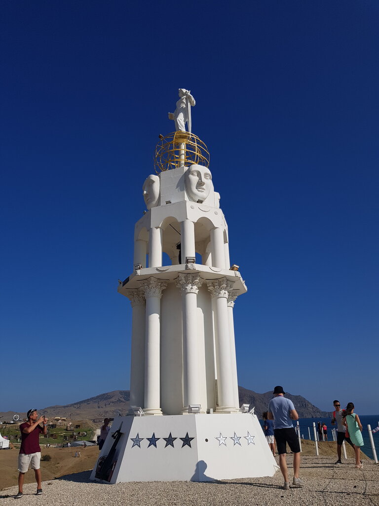 Unutulmaz olayların yeri Маяк археологов, Kırım Cumhuriyeti, foto