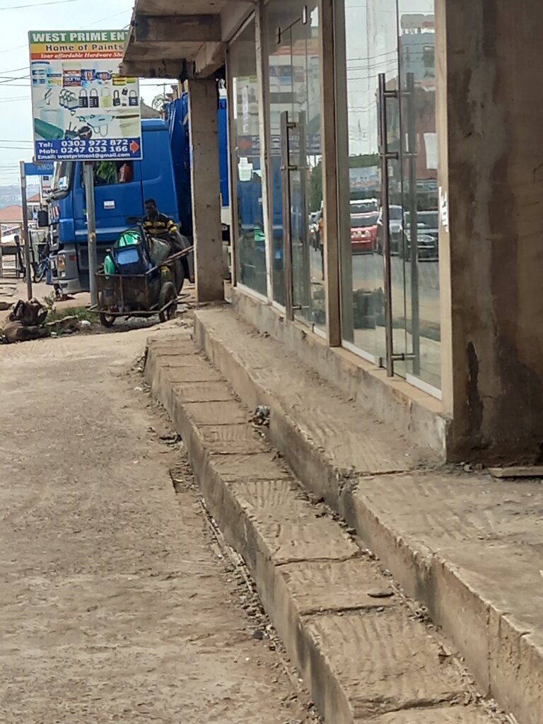 Yapı malzemeleri pazarı West prime ent, Akra, foto