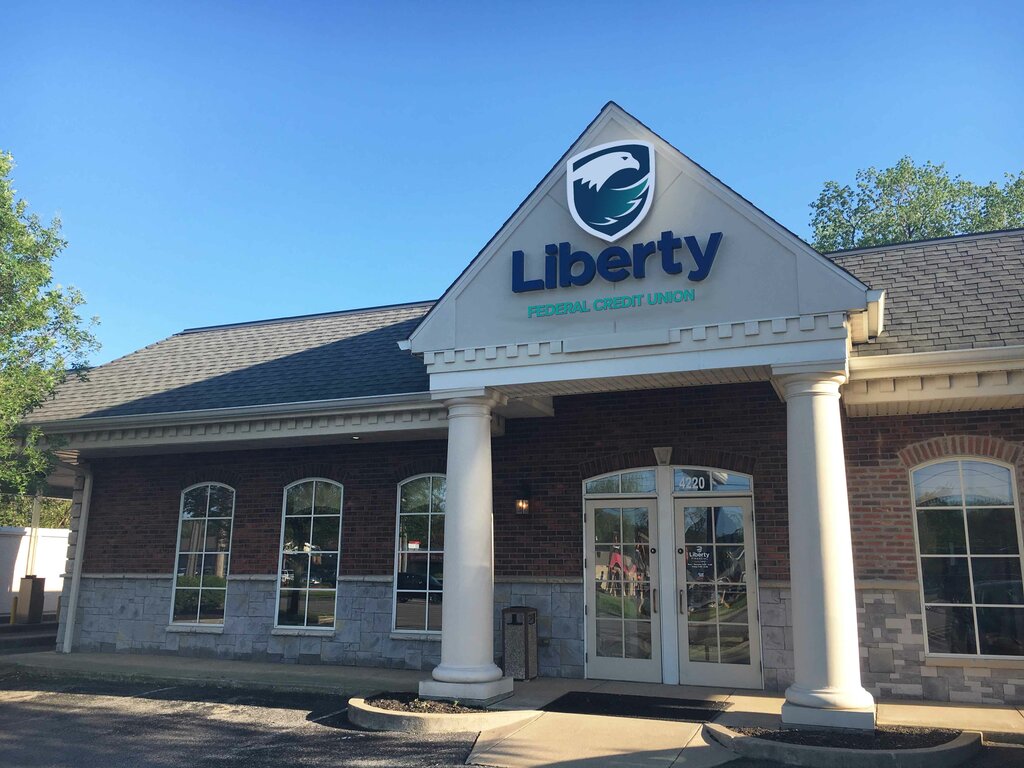Banka Liberty Federal Credit Union St. Matthews, Louisville, foto