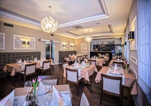 Piccolo Panzió Vendéglo Vinoteca (Zala vármegye, Zalaegerszeg, Petofi Sándor utca), otel  Zalaegerszeg'den