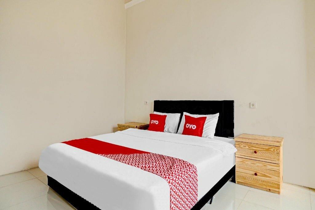 Otel Oyo 90544 Grand Redisa, Malang, foto