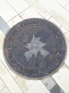 Нулевой километр автодорог УР (Udmurtian Republic, Izhevsk, Central Square), park, sokak heykeli  Izhevsk'ten