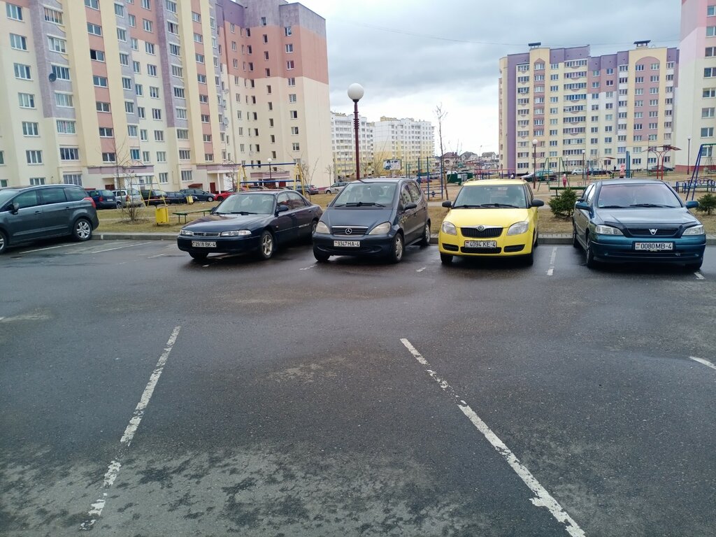 Otoparklar Parking lot, Grodno, foto