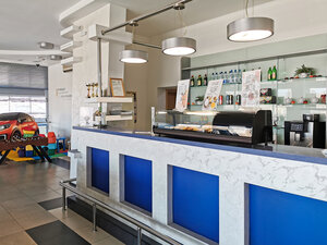 Кафетерий (ulitsa Blyukhera No:123А), kafe  Çeliabinsk'ten