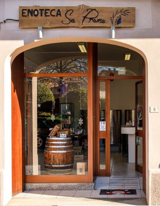 Alkollü içecekler Enoteca Sa Prama, Sardunya, foto