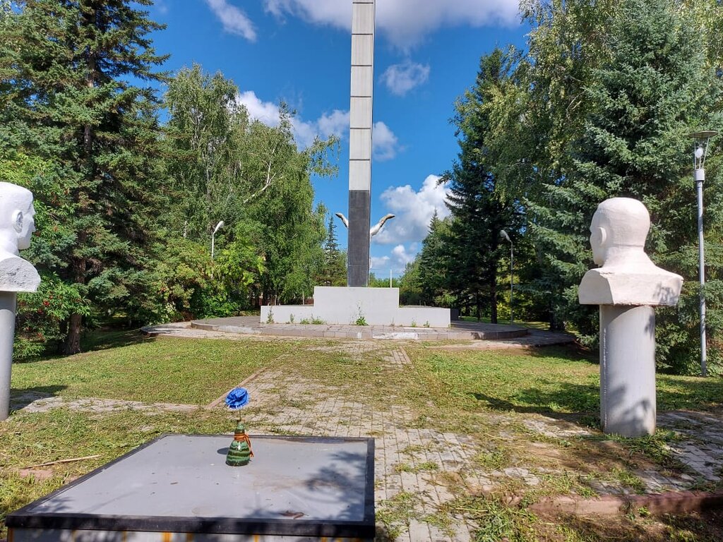 Anıt, heykel Воинам-землякам, погибшим в годы Великой Отечественной войны, Altayski krayı, foto