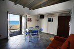 Appartamenti Mare Blu (Sicily, Messina, Via Trazzera Marina), otel  Sicilya'dan