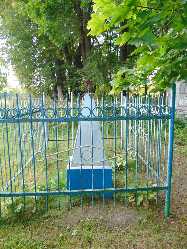 Anıt, heykel Обелиск на месте захоронения пионера Жени Барсукова, Brianskaya oblastı, foto