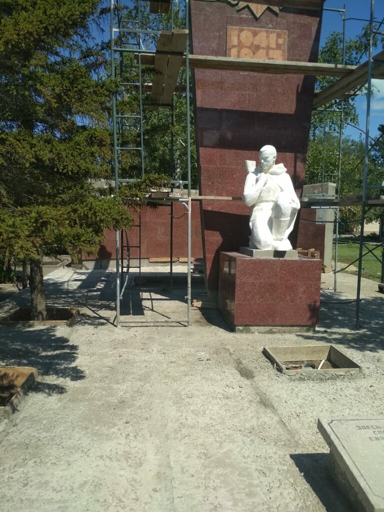 Anıt, heykel Мемориал воинам-землякам, погибшим в годы Великой Отечественной войны, Altayski krayı, foto