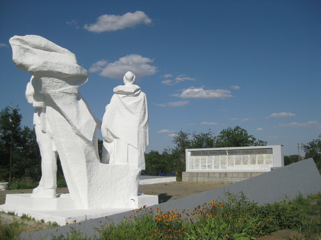 Anıt, heykel Мемориал воинам Красной армии, погибшим в 1941-1945гг., Stavropolski krayı, foto