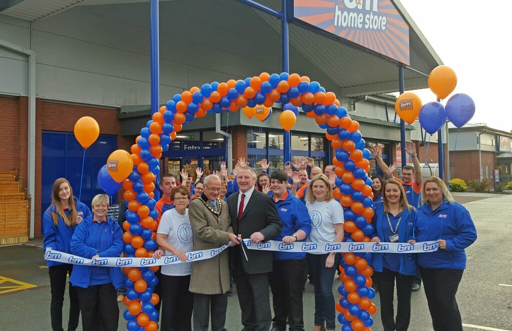 i̇ndirim ve fırsat sistemleri B&m Home Store with Garden Centre, İngiltere, foto