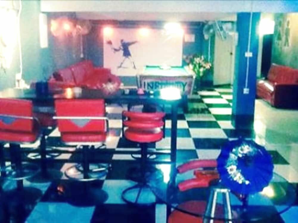 Otel Infinity Bar, Pattaya, foto