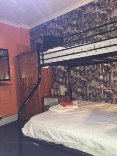 Фото: Bradleys, жильё посуточно, Блэкпул, 80 Albert Road, Fy1 4Pr ...