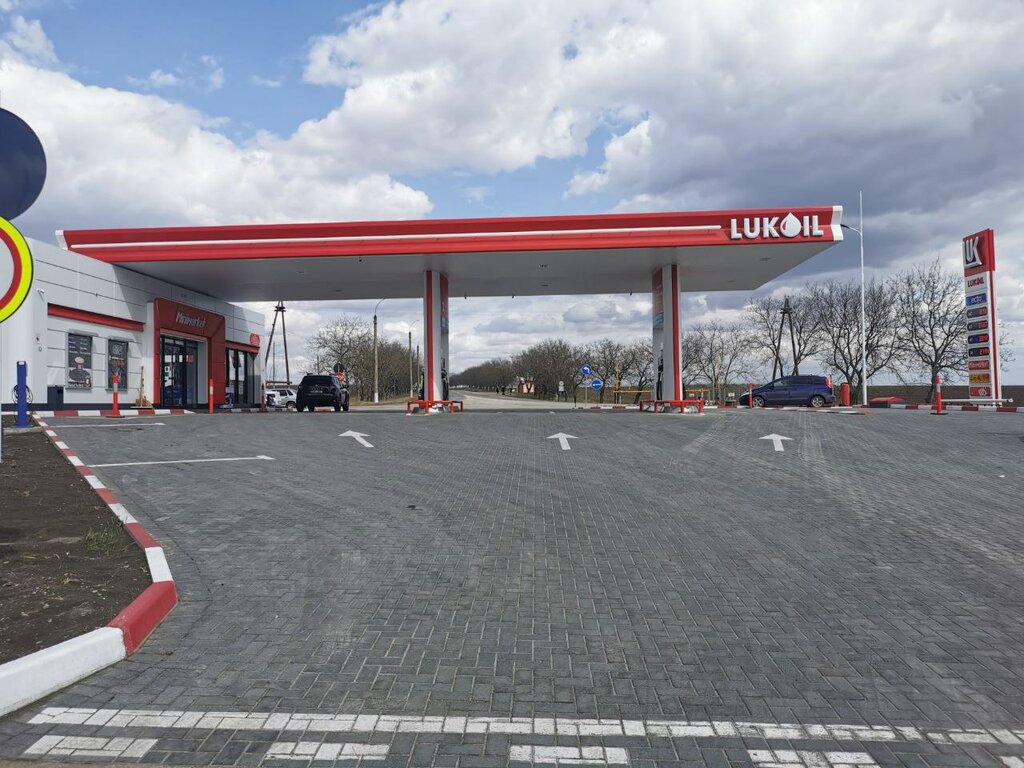 Benzin istasyonu Lukoil, Edinets, foto