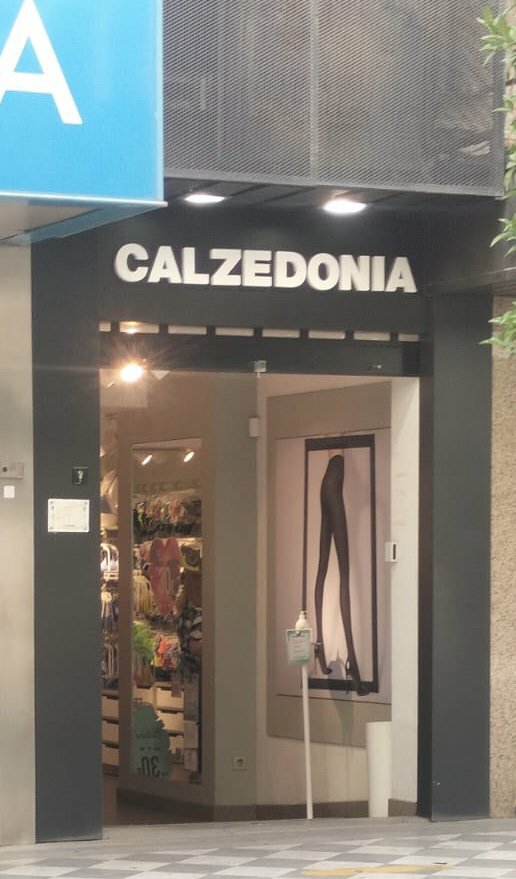 Giyim mağazası Calzedonia, Granada, foto