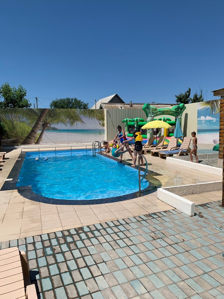 Yüzme havuzları Sun City, Astrahanskaya oblastı, foto
