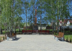 Обелиск воинам, павшим в годы Великой Отечественной войны (gorodskoy okrug Nizhniy Novgorod, derevnya Mikhalchikovo, Novaya ulitsa), anıt, heykel  Nijegorodskaya oblastından