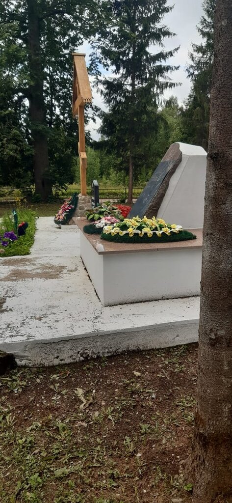 Anıt, heykel Братская могила, Pskovskaya oblastı, foto