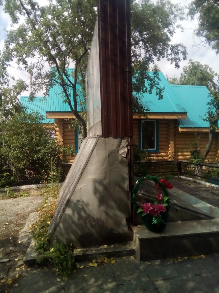 Anıt, heykel Односельчанам, павшим в годы Великой Отечественной войны, Sverdlovskaya oblastı, foto