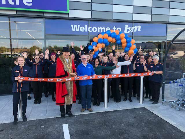 i̇ndirim ve fırsat sistemleri B&m Store with Garden Centre, İngiltere, foto